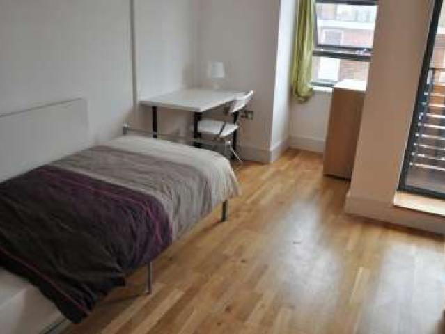 Copenhagen Place, London E14, Room to rent, £800 pcm | PrimeLocation