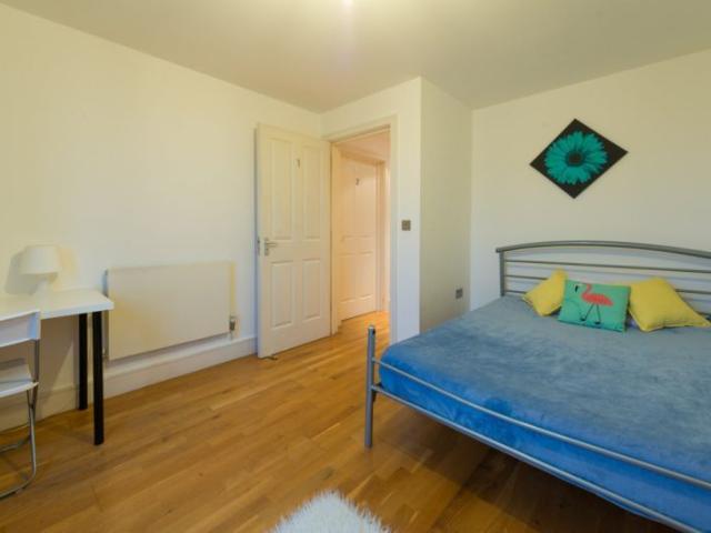 Copenhagen Place, London E14, Room to rent, £935 pcm | PrimeLocation