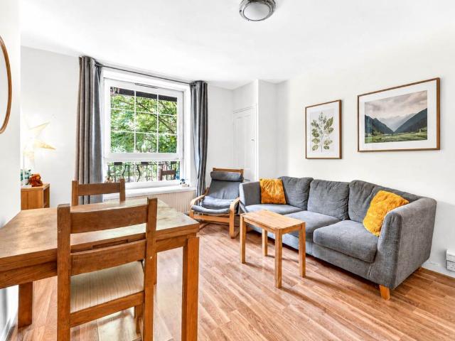 Copenhagen Street, Barnsbury N1, 3 bed flat to rent, £3,500 pcm | PrimeLocation