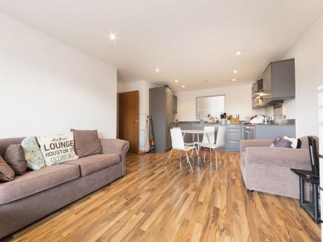 Copenhagen Street, London N1 2 bed flat to rent £2,650 pcm £612 pw