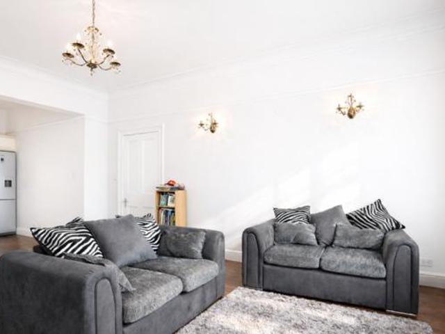 Copers Cope Road, Beckenham, 2 Bedroom Flat