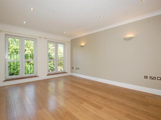 Copers Cope Road, Beckenham, BR3 2 bed apartment to rent £1,800 pcm £415 pw
