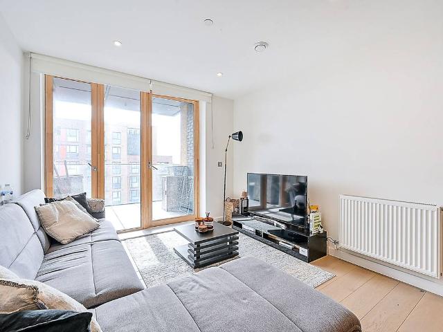 Copley Close, Hanwell W7, 2 bed flat to rent, £2,701 pcm | PrimeLocation