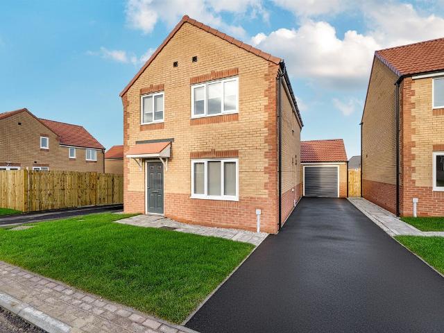 Copley Springs Road BD4, 4 bed detached house to rent, £1,375 pcm | PrimeLocation
