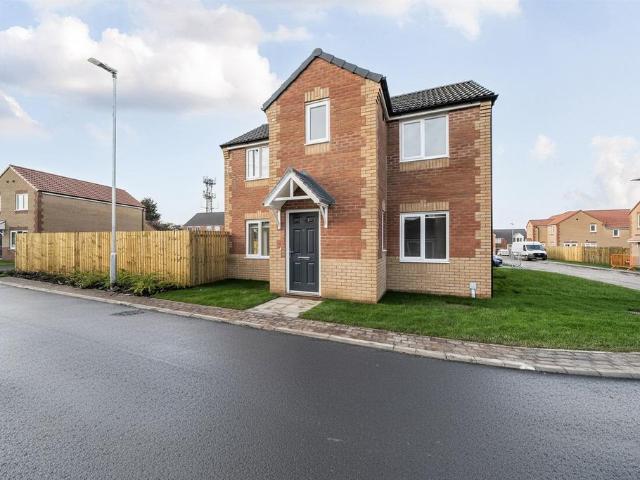 Copley Springs Road, BD4 3 bed semi detached house to rent £1,225 pcm £283 pw