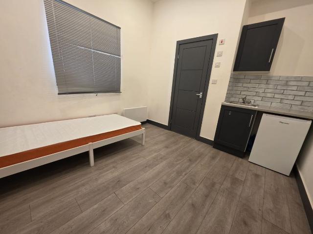 Copley Park, London SW16, Room to rent, £1,150 pcm | PrimeLocation