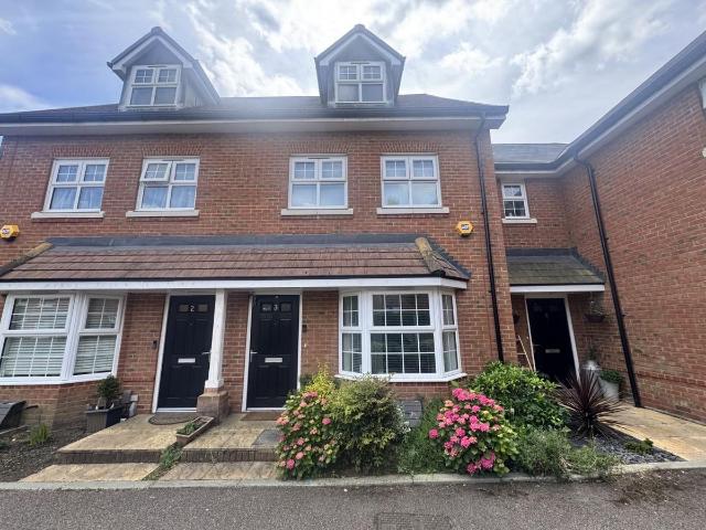 Copper Beech Close, Barming, Maidstone ME16, 4 bed town house to rent, £2,000 pcm | PrimeLocation