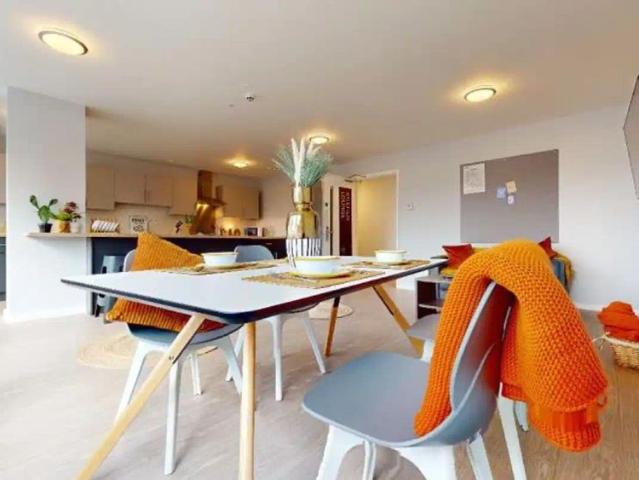 Copper En Suite