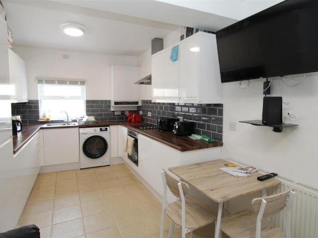 Copper Street, Cardiff CF24 5 bed house to rent £3,075 pcm £710 pw