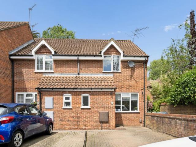 Copperfield Way, Pinner 2 bed end of terrace house £2,050 pcm £473 pw