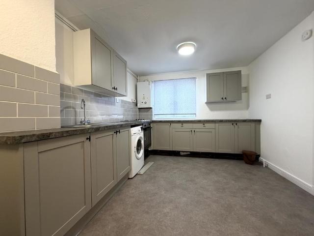 Copperfield, Chigwell IG7 3 bed house to rent £1,850 pcm £427 pw