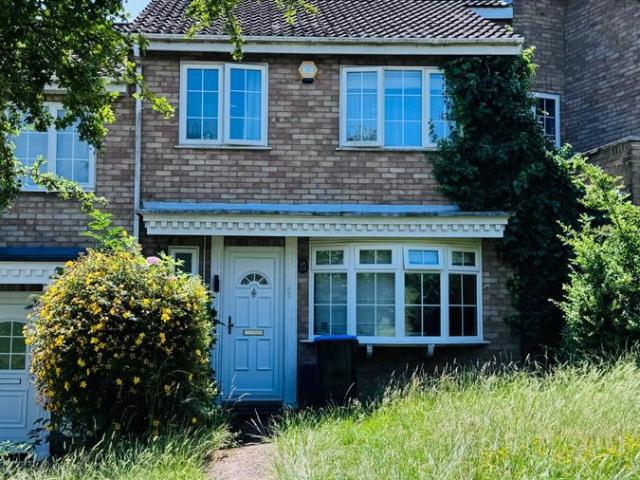 Copperfield, Chigwell IG7, 3 bed semi detached house to rent, £2,201 pcm | PrimeLocation