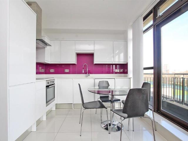 Copperfield Road, Mile End, London 2 bed apartment to rent £2,500 pcm £577 pw