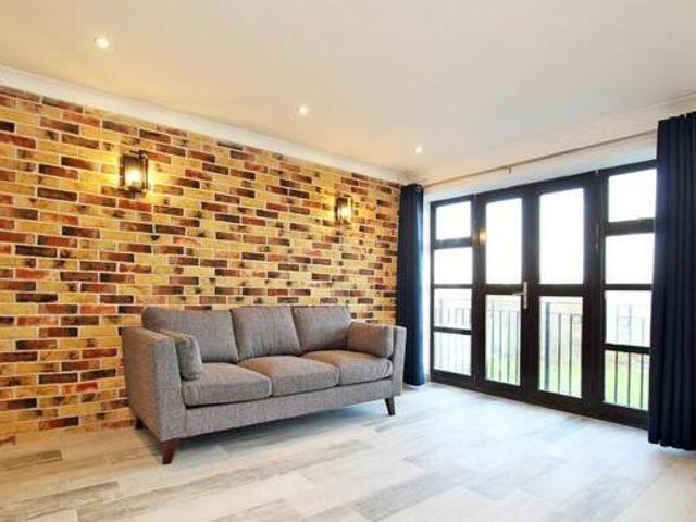 Copperfield Road, Mile End, 2 Bedroom Apartment