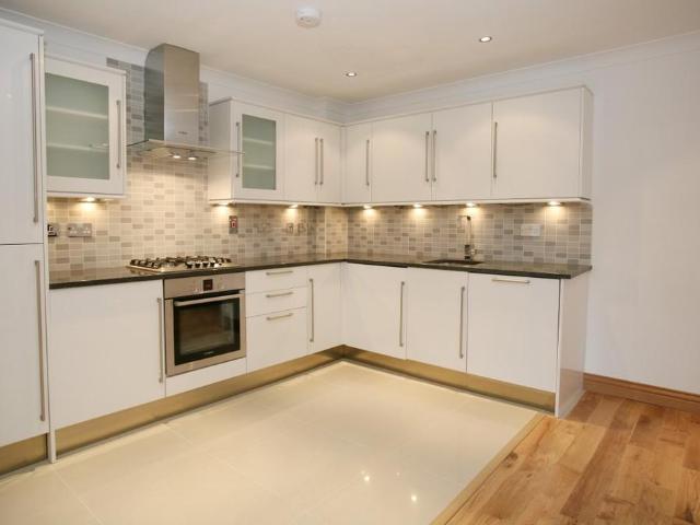 Copperfield Road, London 2 bed apartment to rent £2,600 pcm £600 pw