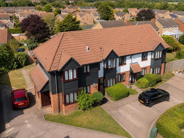 Copperfields, BASILDON, SS15 1 bed flat to rent £1,050 pcm £242 pw