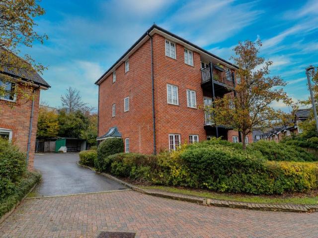Copperfields, High Wycombe, Buckinghamshire HP12, 2 bed flat to rent, £1,500 pcm | PrimeLocation