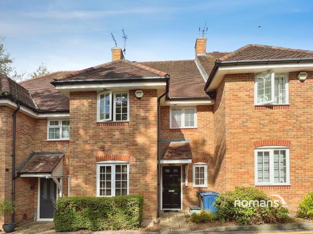 Copperfields, High Wycombe, HP12 3 bed house to rent £1,900 pcm £438 pw