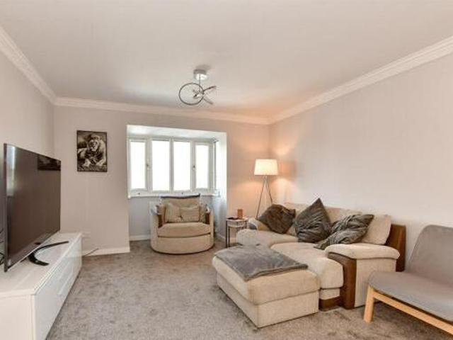 Copperfields, Laindon, 2 Bedroom Flat