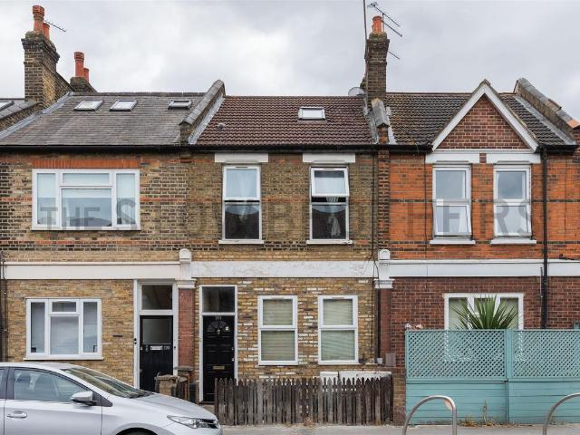 Coppermill Lane, Walthamstow E17, 2 bed flat to rent, £1,850 pcm | PrimeLocation