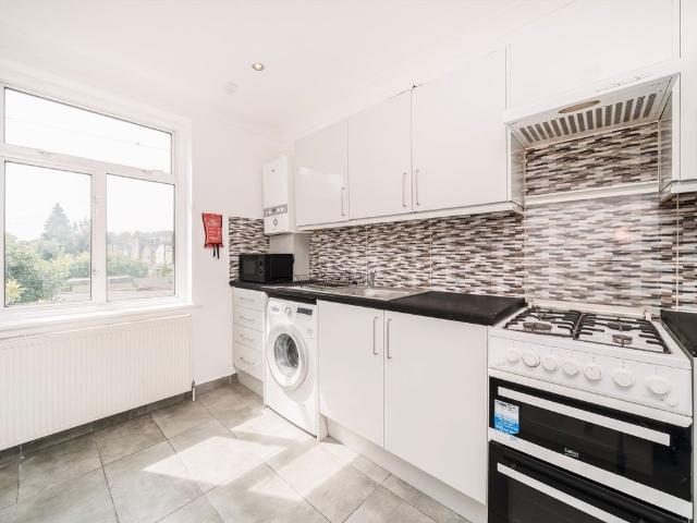 Coppermill Lane, Walthamstow E17, 3 bed maisonette to rent, £2,500 pcm | PrimeLocation