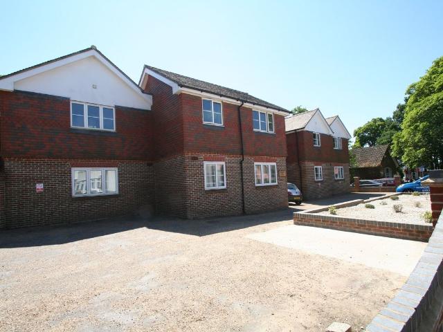 Coppers Court, Yew Tree Road TN4, 2 bed flat to rent, £1,295 pcm | PrimeLocation