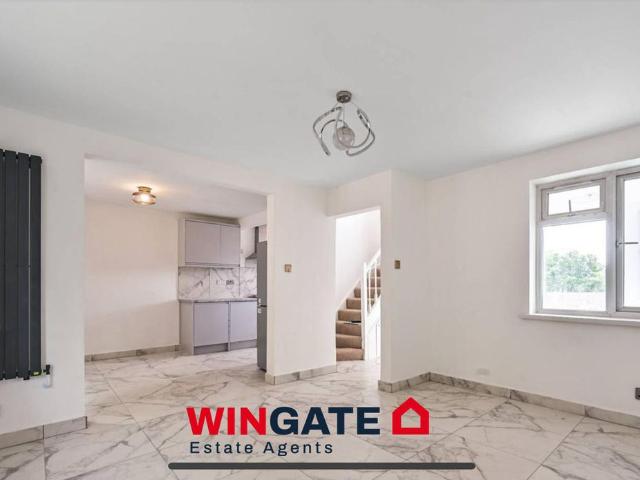 Coppetts Close, London N12, 3 bed property to rent, £2,800 pcm | PrimeLocation