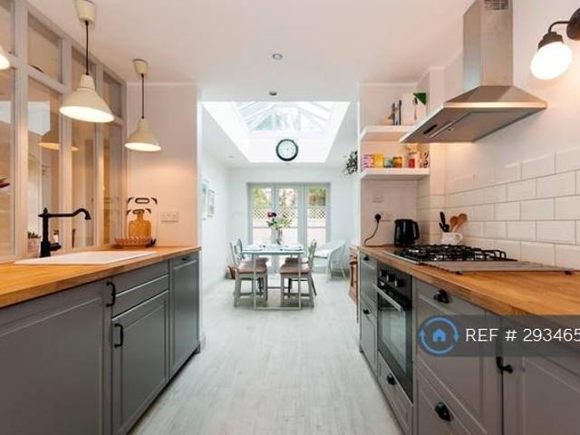 Coppetts Road, London, N10 2 bed semi detached house to rent £2,950 pcm £681 pw
