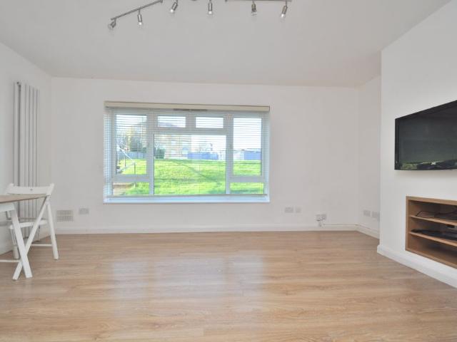 Coppetts Road, London, N10