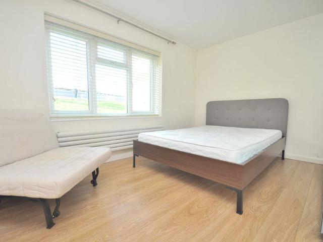 Coppetts Road, London, N10