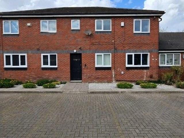 Coppull, Chorley PR7, 2 bed flat to rent, £725 pcm | PrimeLocation