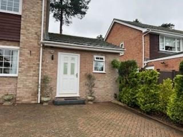 Copse Close, Camberley GU15, Studio to rent, £1,000 pcm | PrimeLocation