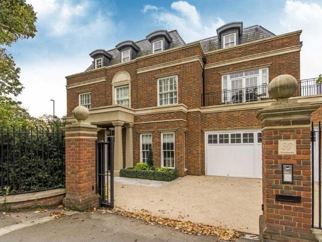 Copse Hill, London SW20 5 bed detached house to rent £13,000 pcm £3,000 pw