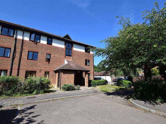 Copse Lane, Horley RH6, 1 bed flat to rent, £1,425 pcm | PrimeLocation