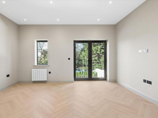 Copsem Lane, Esher, Surrey KT10, 1 bed flat to rent, £2,500 pcm | PrimeLocation