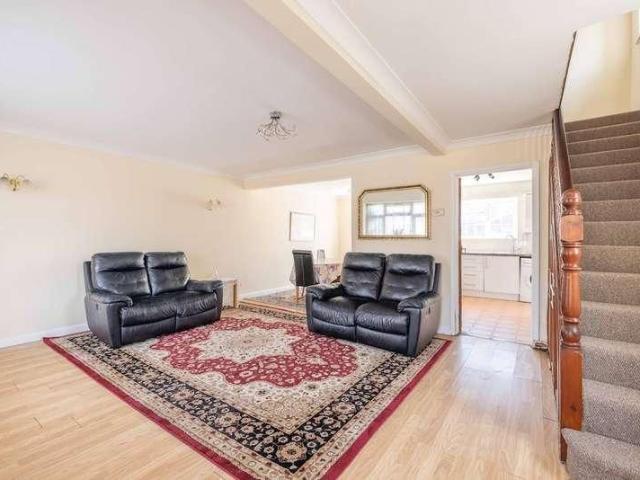 Corwell Lane, Uxbridge, UB8