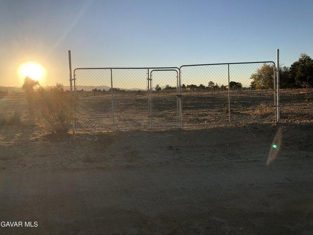 Cor Ave, Palmdale, CA 93591