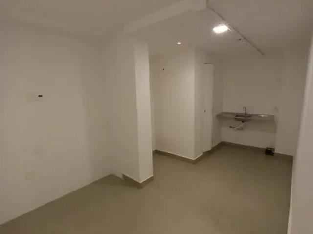 Coração do Leblon Excelente espaço, ideal para escritório, consultório ou comércio TUDO NOVINHO!
