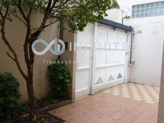 CORAÇÃO DE PINHEIROS! Sobrado de 230m² em bairro tradicional