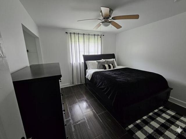 Coral Springs House with Dining area. Spacious & cozy