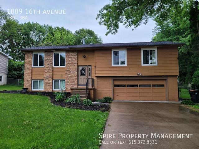 Coralville 4 bedroom 2.5 bath, 2 stall attached garage, fenced yard!