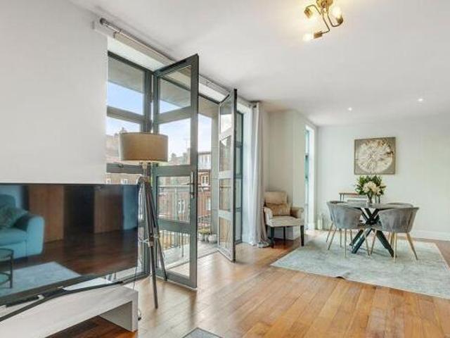 Corben Mews, Battersea Park, 2 Bedroom Flat