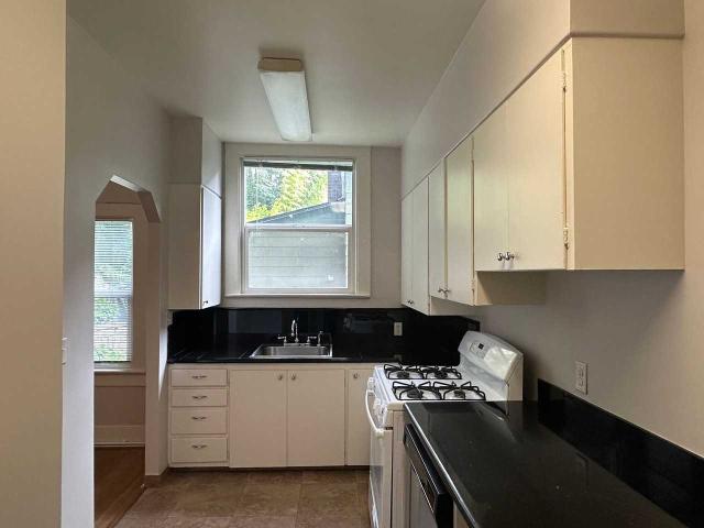 Corbett House Apartments 1 Bedroom Apartment for Rent at 4937 S Corbett Ave, Portland, OR 97239 Corbet Terwilliger Lair Hill
