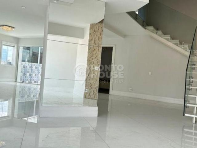Corbetura duplex na Vila Nova Conceição com 3 dormitórios, 2 banheiros e 4 vagas