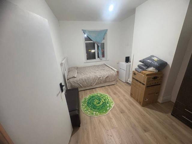 Corbets Tey Road, Upminister RM14, Room to rent, £1,100 pcm | PrimeLocation