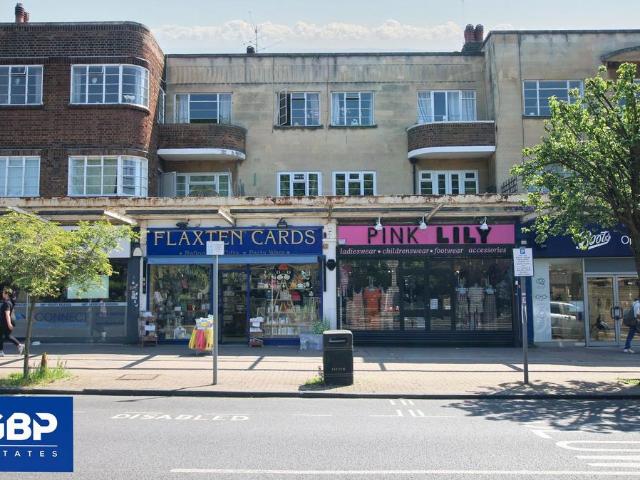 Corbets Tey Road, Upminster, RM14 2 bed flat to rent £1,600 pcm £369 pw