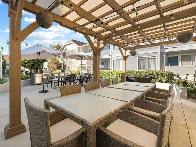 Corbin Terrace 2 Bedroom Apartment for Rent at 7240 Corbin Ave, Los Angeles, CA 91335 Reseda