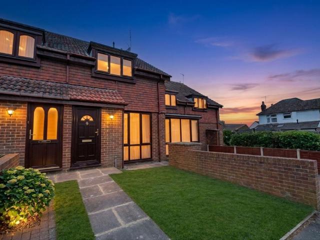 Corbins Lane, Harrow HA2 1 bed terraced house to rent £1,495 pcm £345 pw