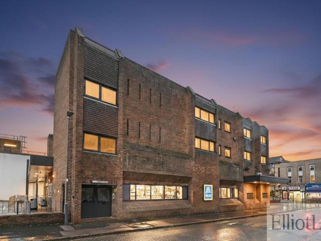 Corbins Lane, Harrow HA2 2 bed apartment to rent £1,750 pcm £404 pw