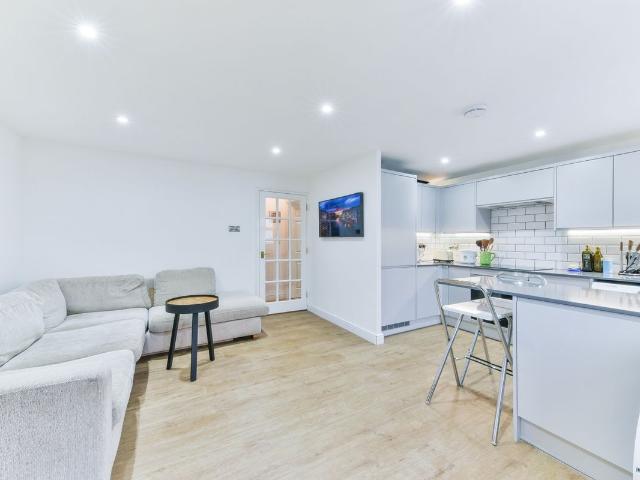 Corbidge Court, Glaisher Street, Deptford, London SE8, 1 bed flat to rent, £1,850 pcm | PrimeLocation
